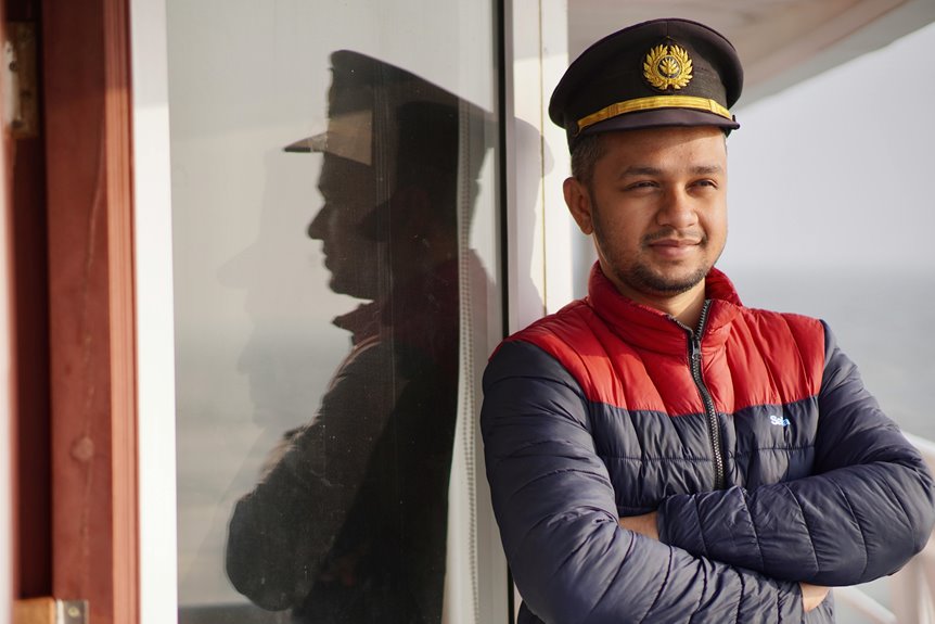 Crewlogout.Com - Blurb Story